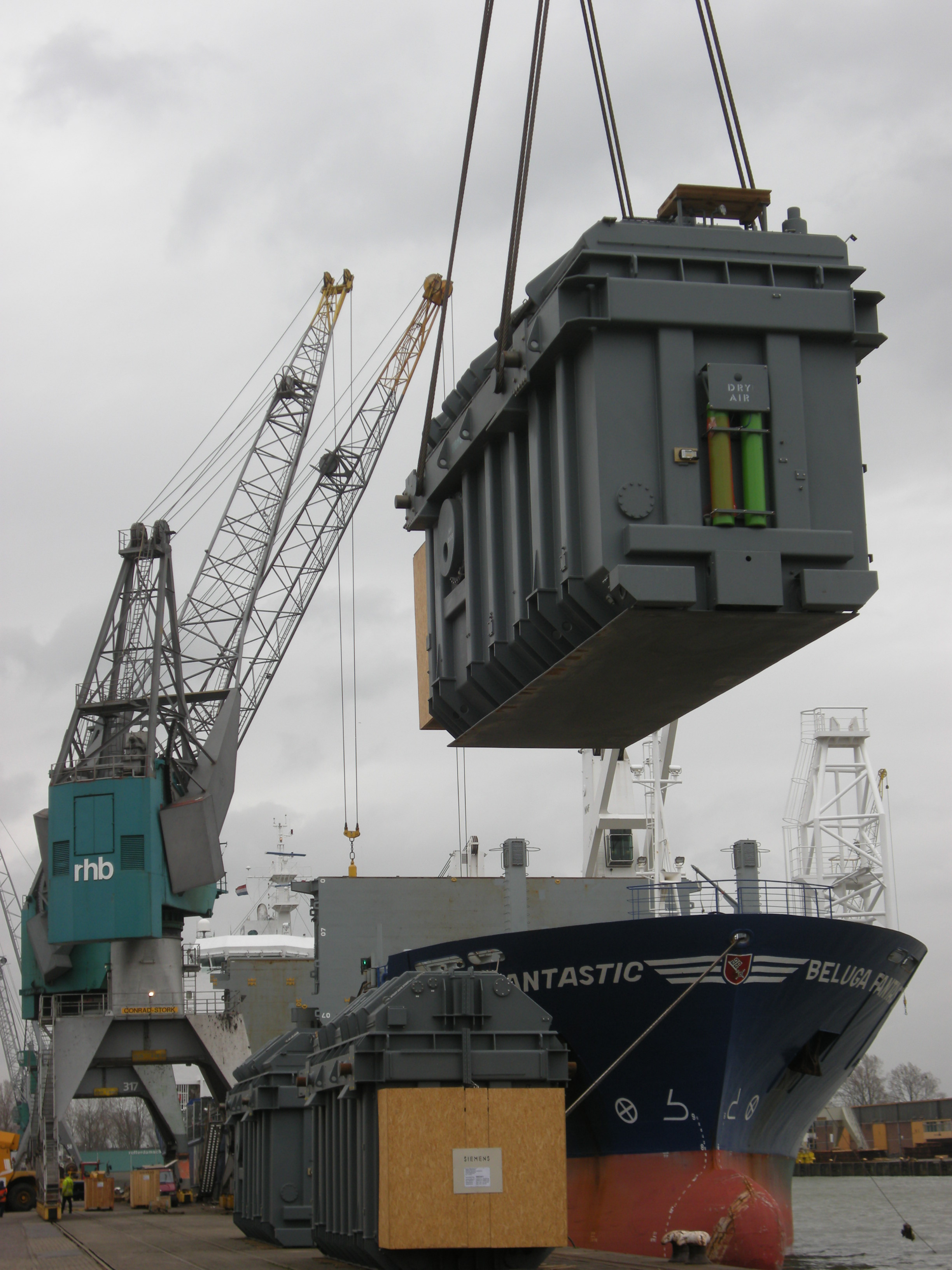 loading project cargo in vessel rhb stevedoring rotterdam - RHB ...
